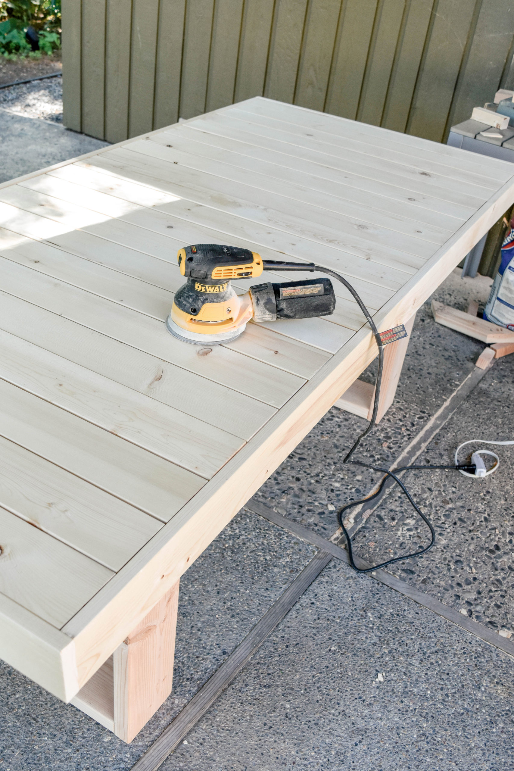 Staining our Modern Patio Table - Effie Row